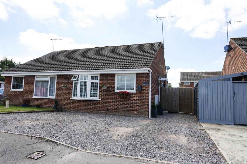 Hawks Place, Bognor Regis 2 bed bungalow - £293,000
