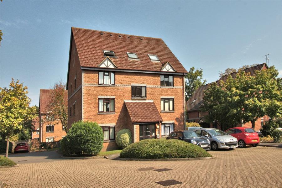 Tintagel Way, Woking GU22 Studio - £995 pcm (£230 pw)