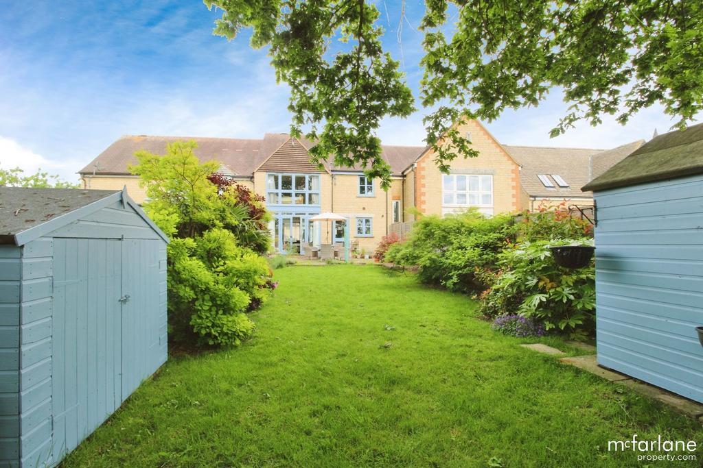 Manor Farm Court, Purton Stoke, SN5 3 bed house - £420,000