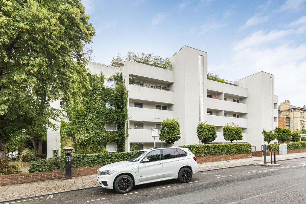 Carlton Drive, Putney, London, SW15 2 bed apartment - £850,000
