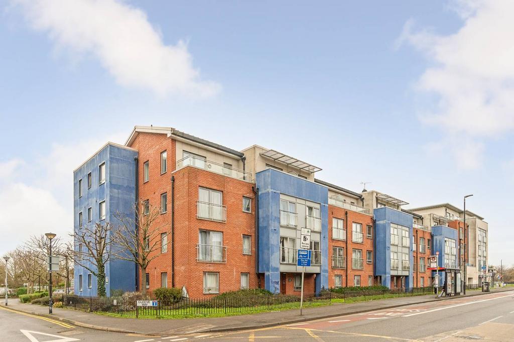Cleeve Way, Sutton, SM1 2 bed flat for sale - £250,000