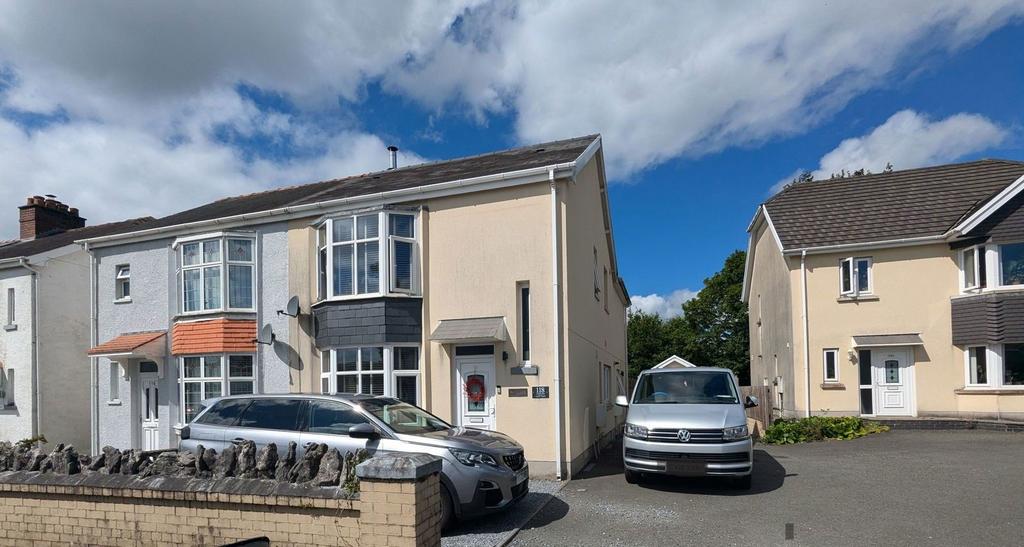 Llandybie Road, Ammanford, SA18 2EE 4 bed semi-detached house - £299,950