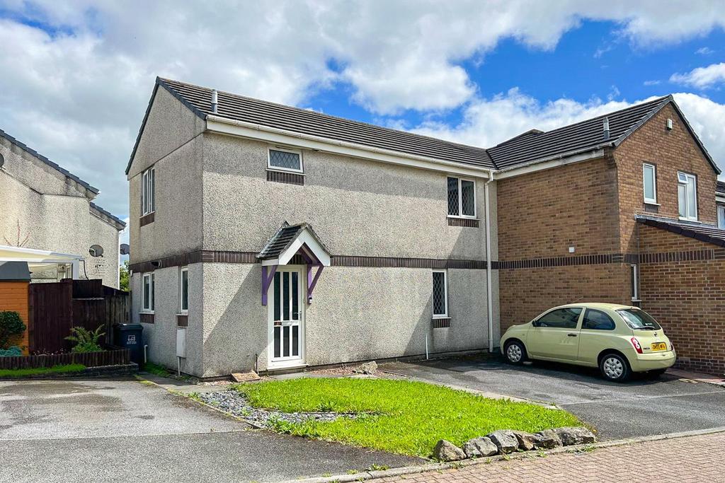 Harris Way, Ivybridge PL21 3 bed semi-detached house - £225,000