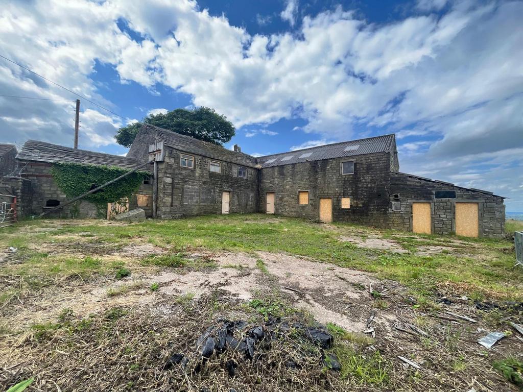 Piper Wells Lane, Shepley, HD8 3 bed farm house for sale - £325,000
