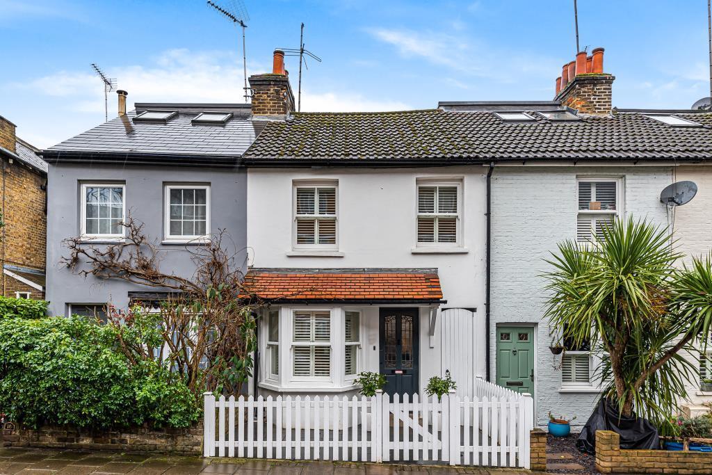 Derby Road, East Sheen, SW14 3 bed terraced house - £3,300 pcm (£762 pw)