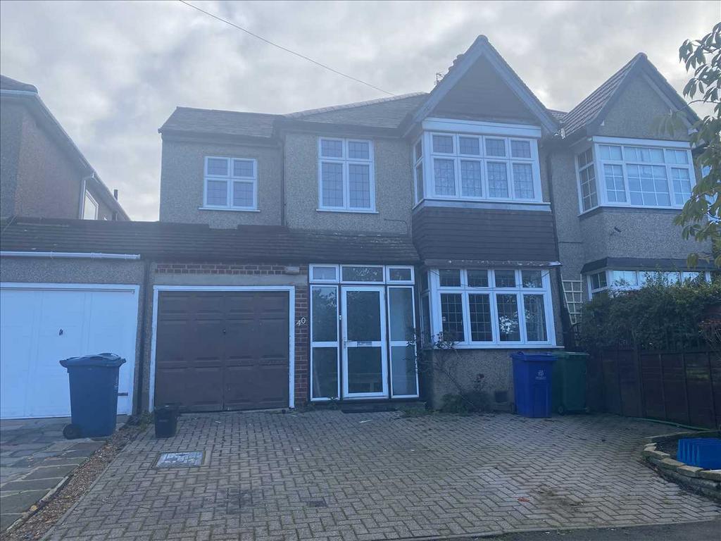 Weald Rise, Harrow 3 bed semi-detached house to rent - £2,400 pcm (£554 pw)
