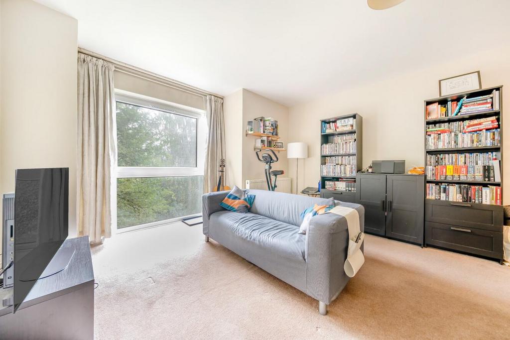 Horniman Drive, Forest Hill 2 bed flat - £350,000