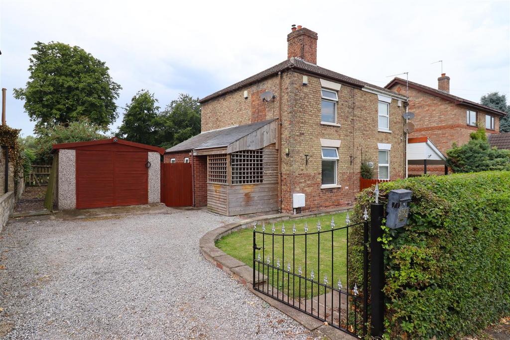 Gilberdyke, Brough 2 bed cottage - £170,000