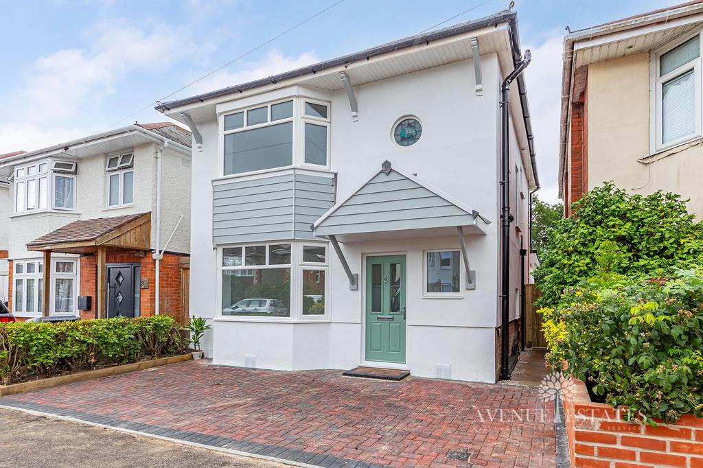 Coronation Avenue, Bournemouth BH9 3 bed detached house for sale - £475,000