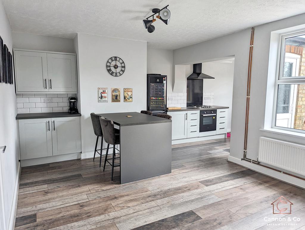 Wype Road, Eastrea, Whittlesey... 3 bed semi-detached house - £190,000