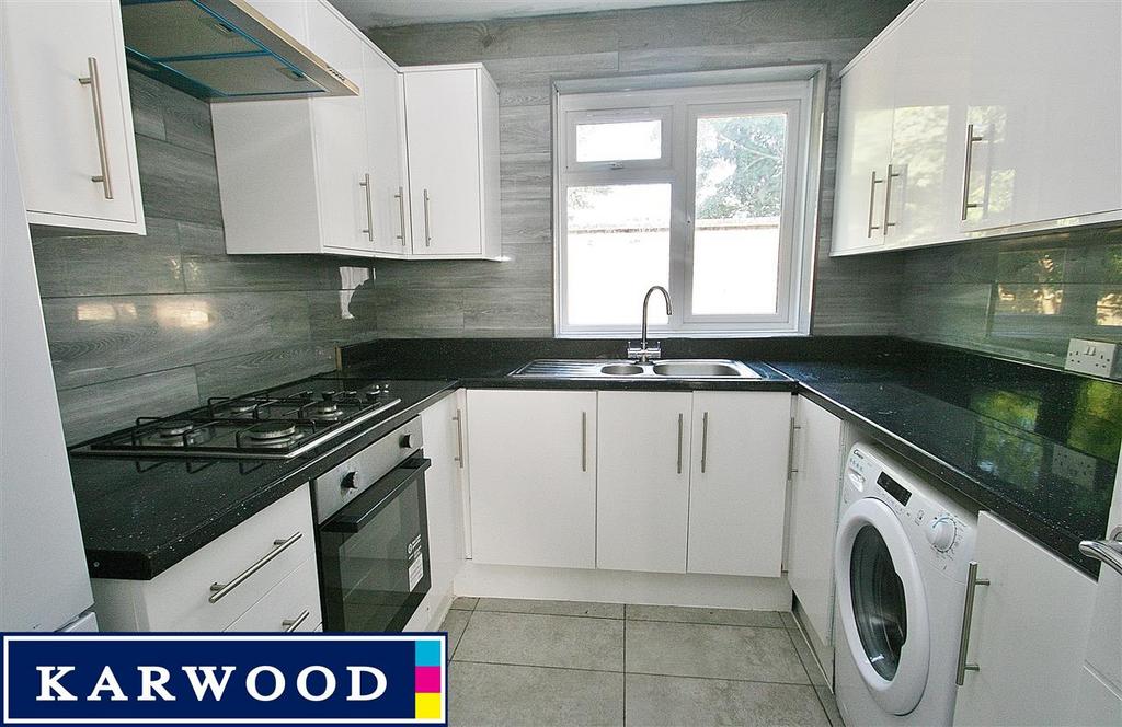 Packet Boat Lane, West Drayton 2 bed maisonette - £1,650 pcm (£381 pw)
