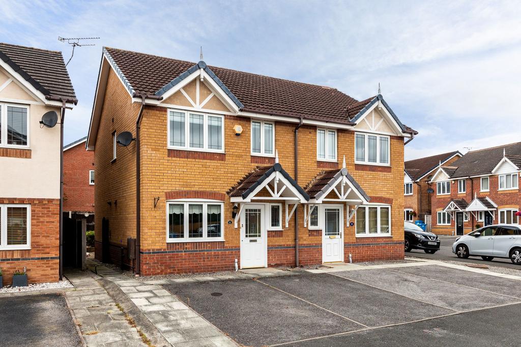 Kew Gardens Close, Widnes WA8 3 bed semi-detached house - £220,000
