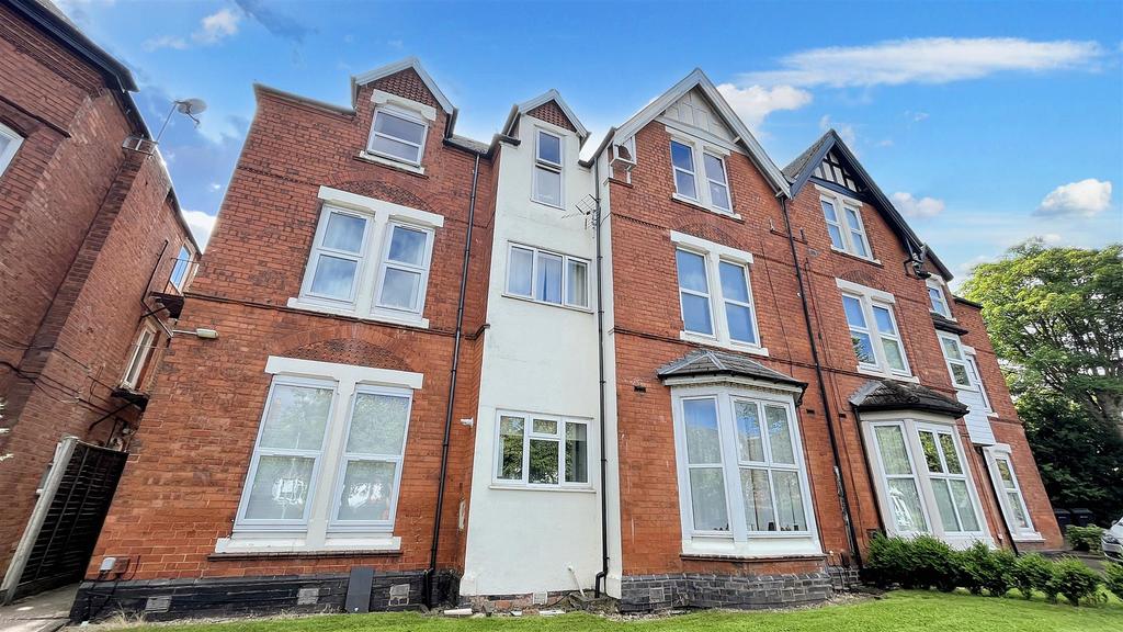 77 School Road, Birmingham B13 2 bed flat - £200,000
