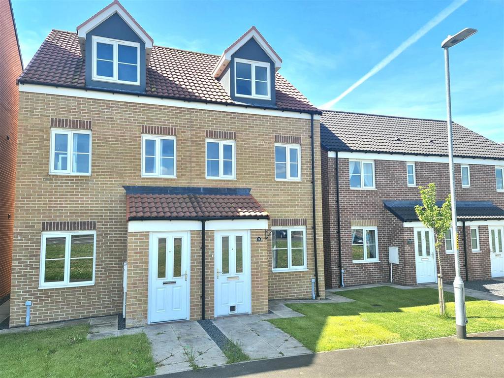 Carrawburgh Road, Ingleby Barwick... 3 bed townhouse - £950 pcm (£219 pw)