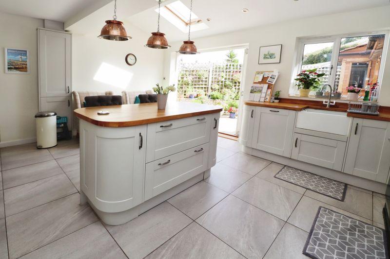 Colne Road, Brightlingsea, CO7 3 bed detached house - £350,000