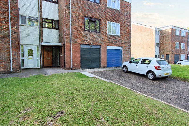 Shakespeare Road, Basingstoke RG24 4 bed terraced house for sale - £325,000