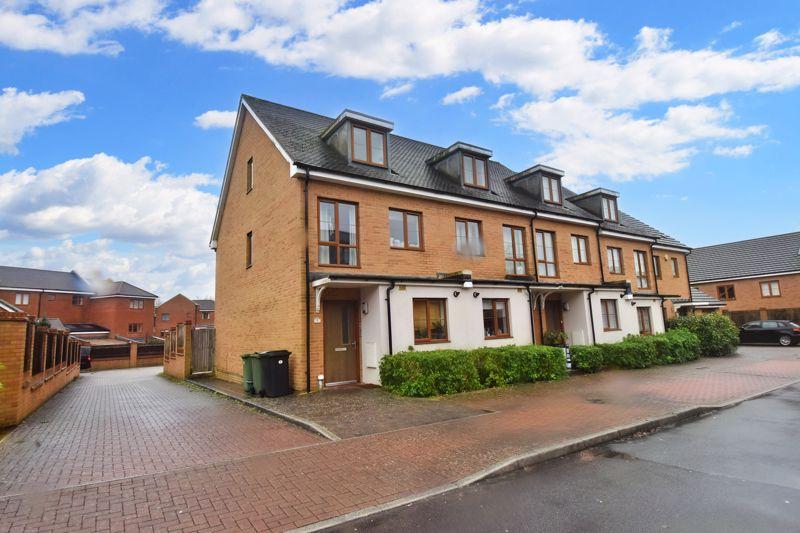 Spoonwood Close, Basingstoke RG24 3 bed terraced house for sale - £375,000