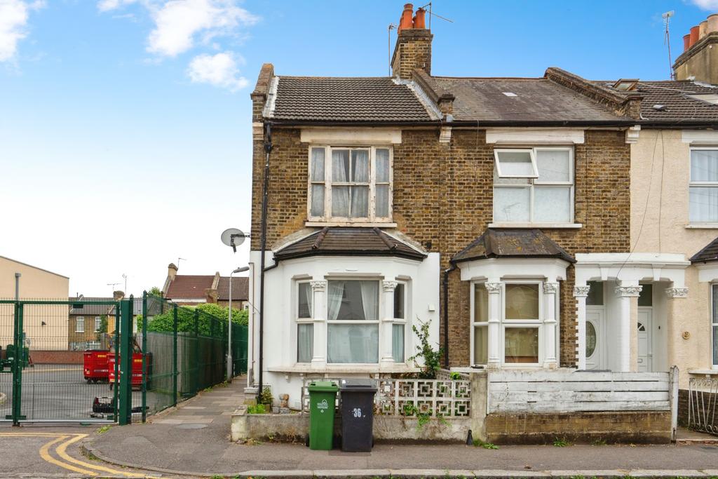 Burchell Road, Leyton 1 bed flat - £1,500 pcm (£346 pw)