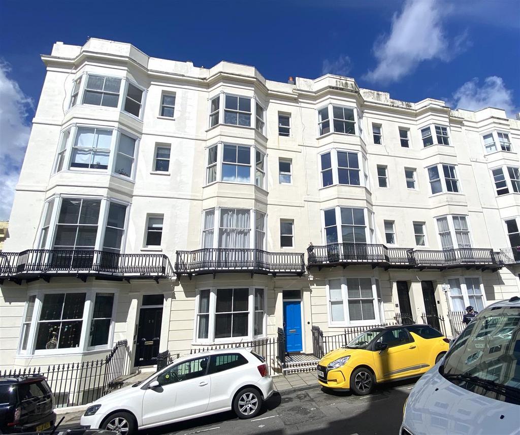 Waterloo Street, Hove BN3 1 bed flat - £1,250 pcm (£288 pw)