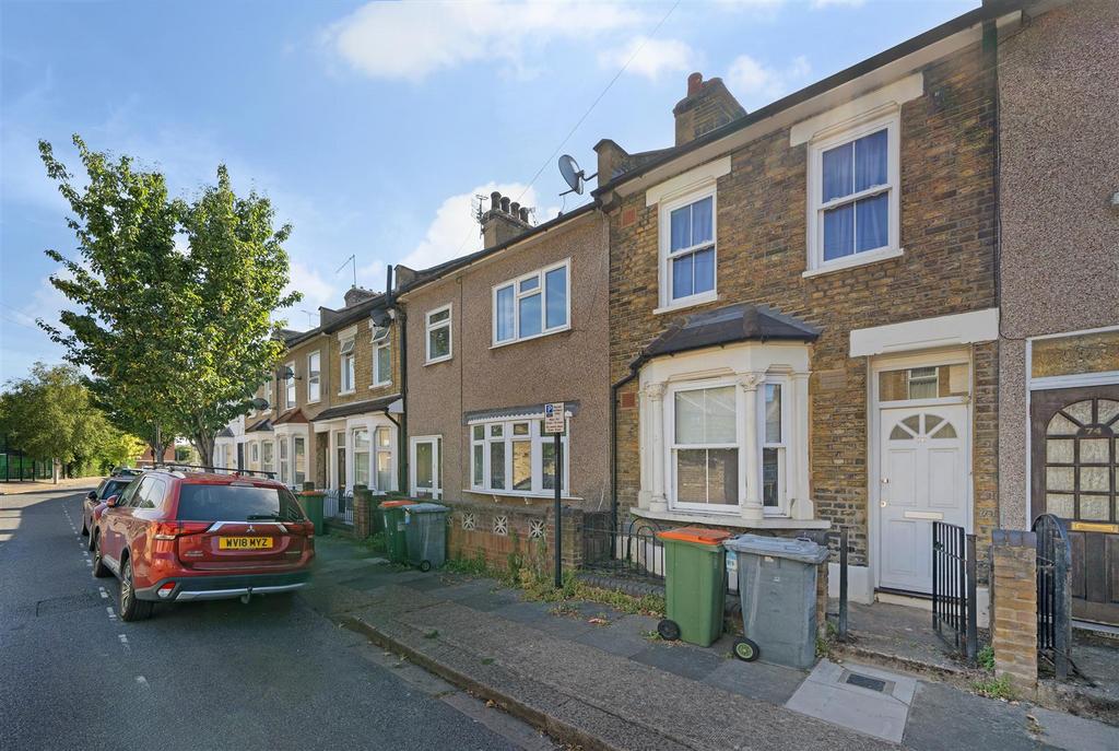 Pond Road, London 3 bed terraced house - £2,350 pcm (£542 pw)