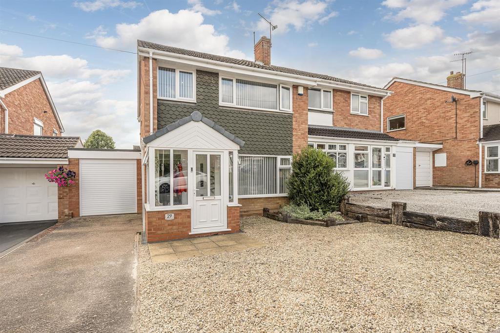 Mellowdew Road, Stourbridge, DY8 5NG 3 bed semi-detached house - £325,000
