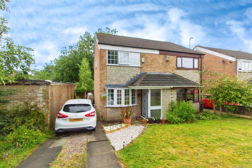 Ely Drive, Astley, Manchester 3 bed semi-detached house - £235,000