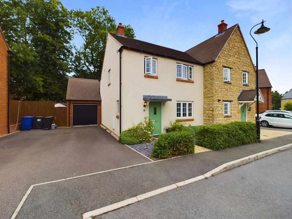 Timms Lane, Silverstone, NN12 3 bed semi-detached house for sale - £365,000
