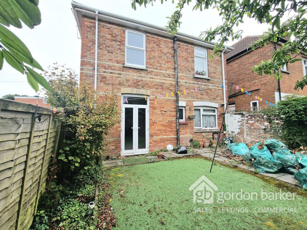Chatsworth Road, Poole BH14 2 bed flat - £250,000