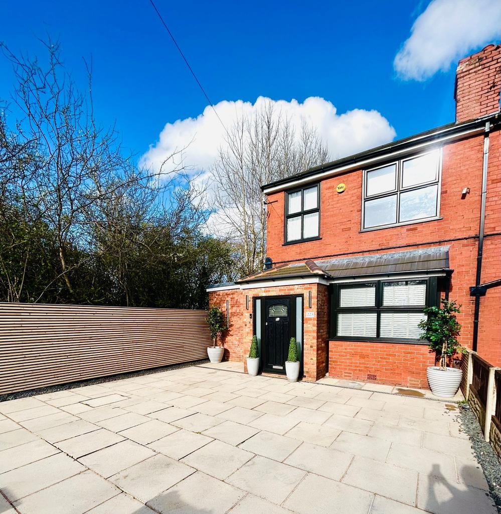 Preston Road, Standish, WN6 0PA 3 bed semi-detached house - £255,000