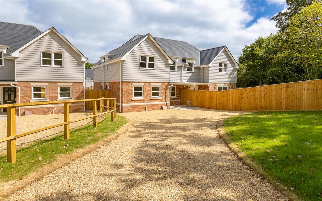 Ryde House Drive, Ryde 3 bed semi-detached house - £440,000