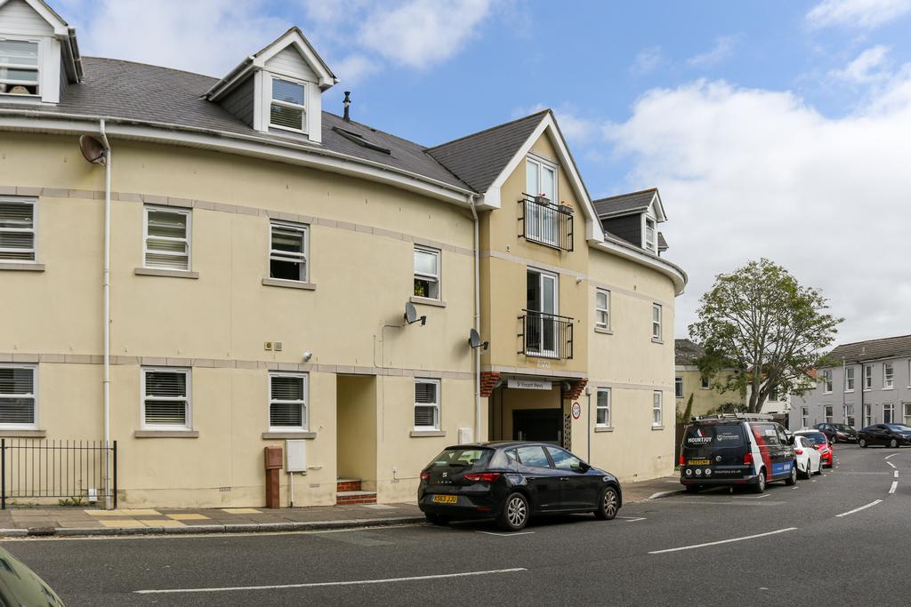 St Vincent Road, Southsea 2 bed apartment - £190,000