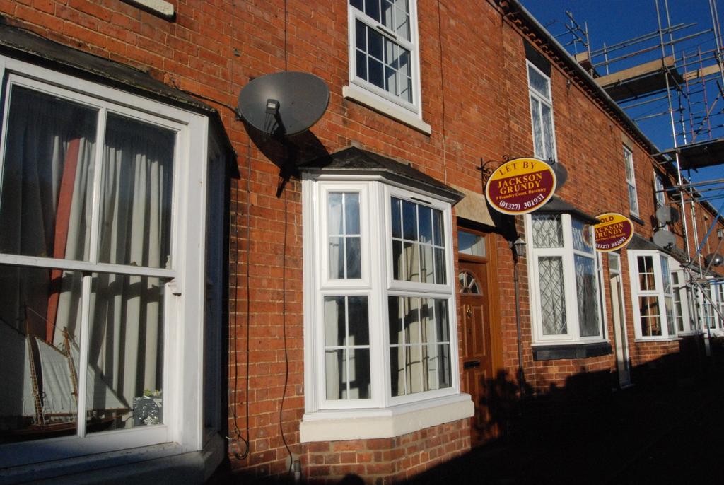 Sanders Terrace, Long Buckby... 2 bed terraced house - £800 pcm (£185 pw)