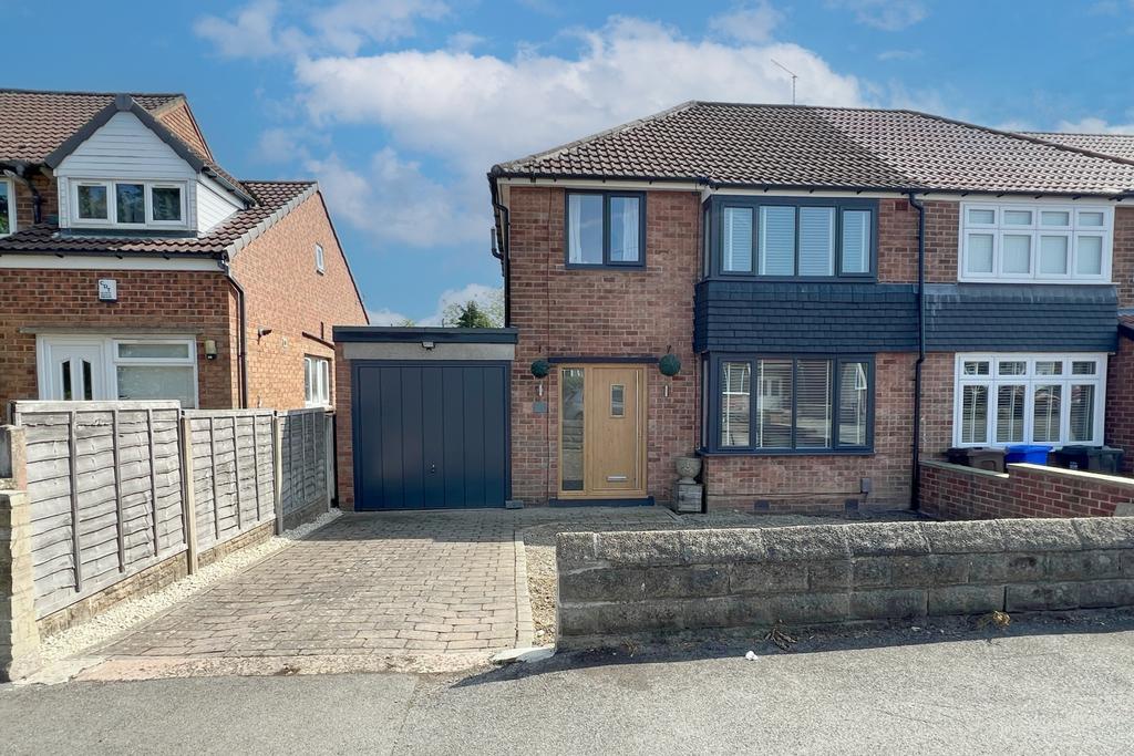 Charnock Dale Road, Charnock, S12 3HR 3 bed semi-detached house - £250,000