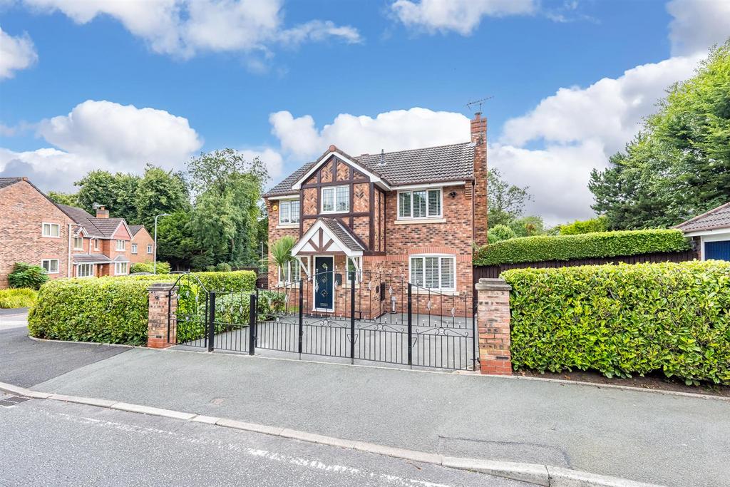 Blenheim Drive, Prescot, Merseyside 4 bed detached house - £375,000