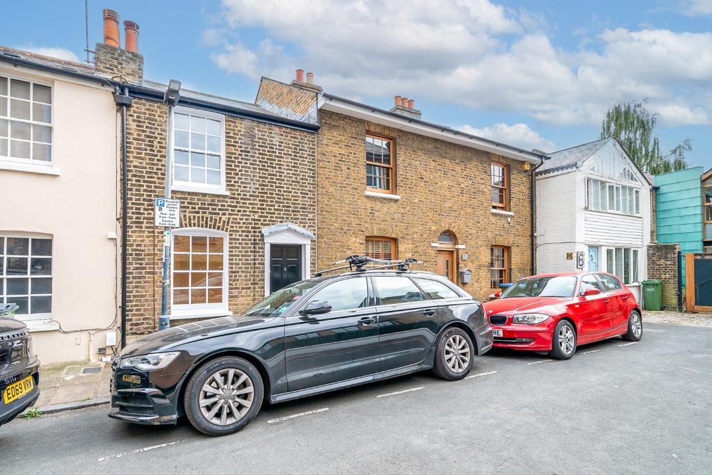 Peyton Place, London SE10 2 bed terraced house - £2,000 pcm (£462 pw)