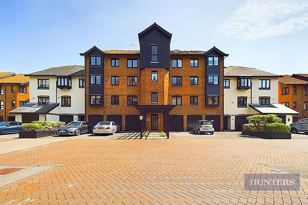 Channel Way, Ocean Village, SO14 2 bed apartment - £400,000
