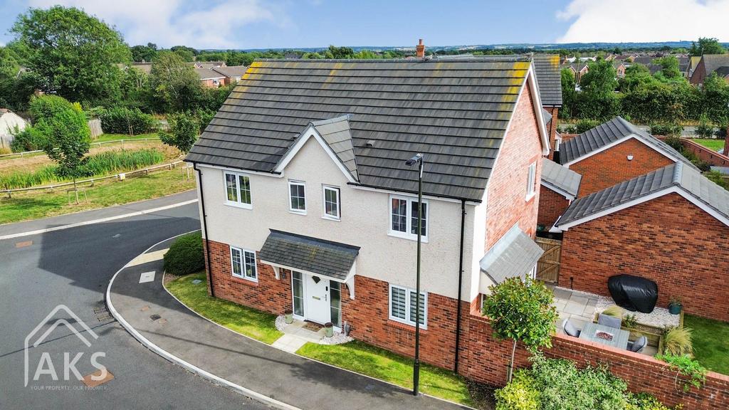 Maple Close, Derby DE65 4 bed detached house - £400,000