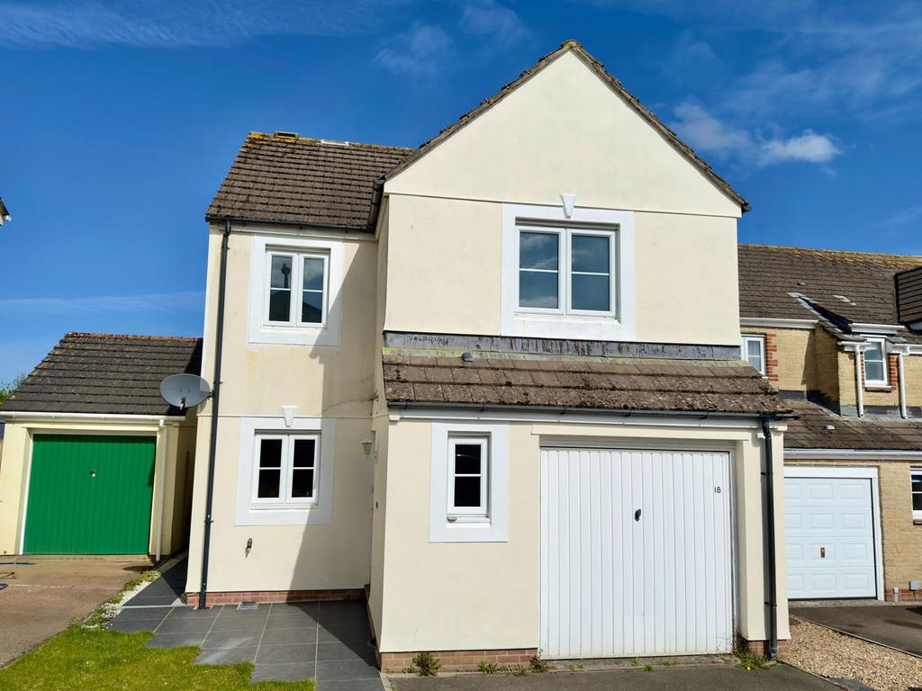 Talmena Avenue, Wadebridge, PL27 7RR 4 bed detached house - £350,000