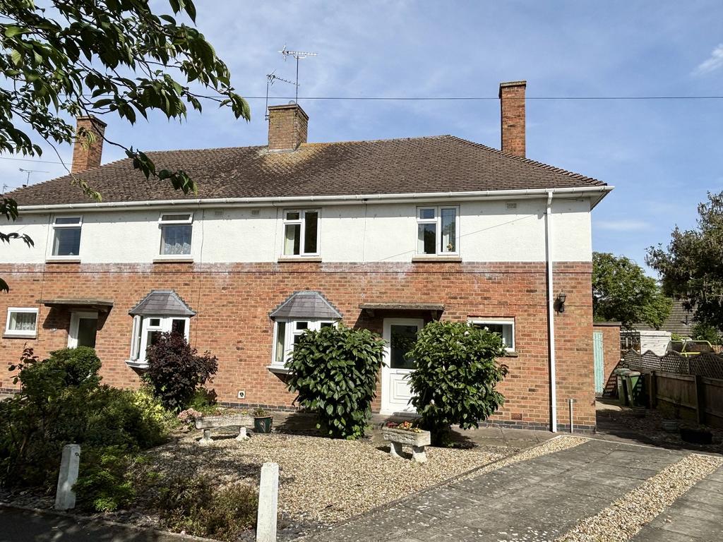 Whetstone, Leicester LE8 3 bed semi-detached house - £235,000
