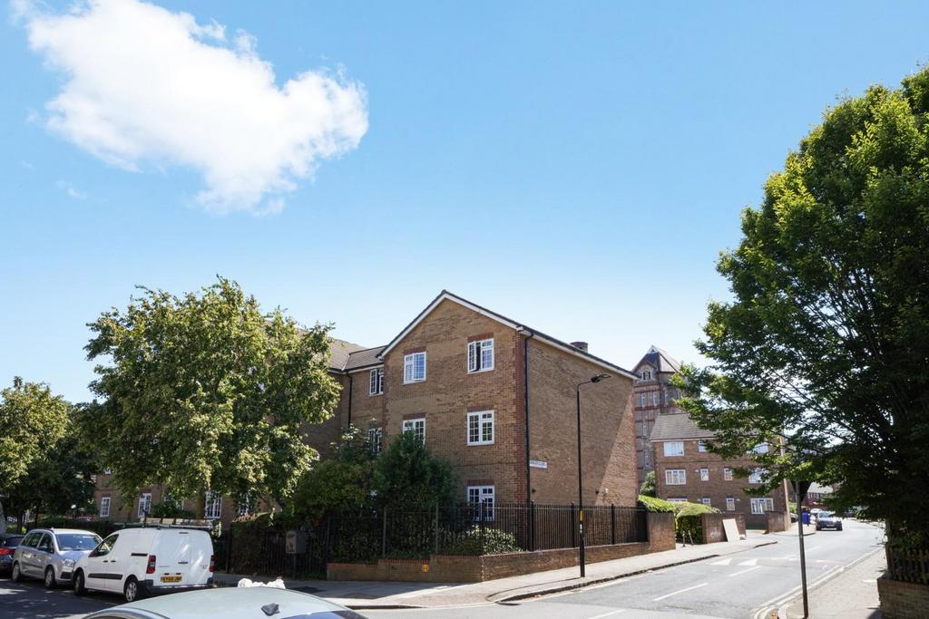 Gables Close, London, SE5 1 bed flat - £280,000