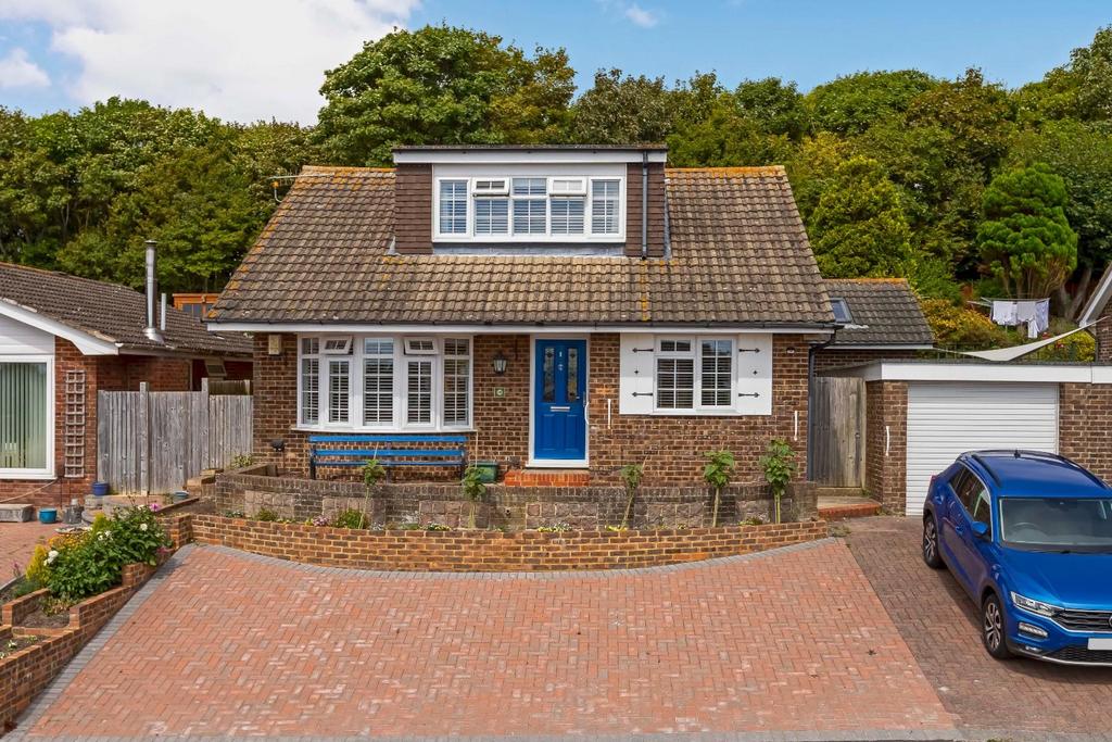 Slonk Hill Road, Shoreham-By-Sea 4 bed detached bungalow - £600,000