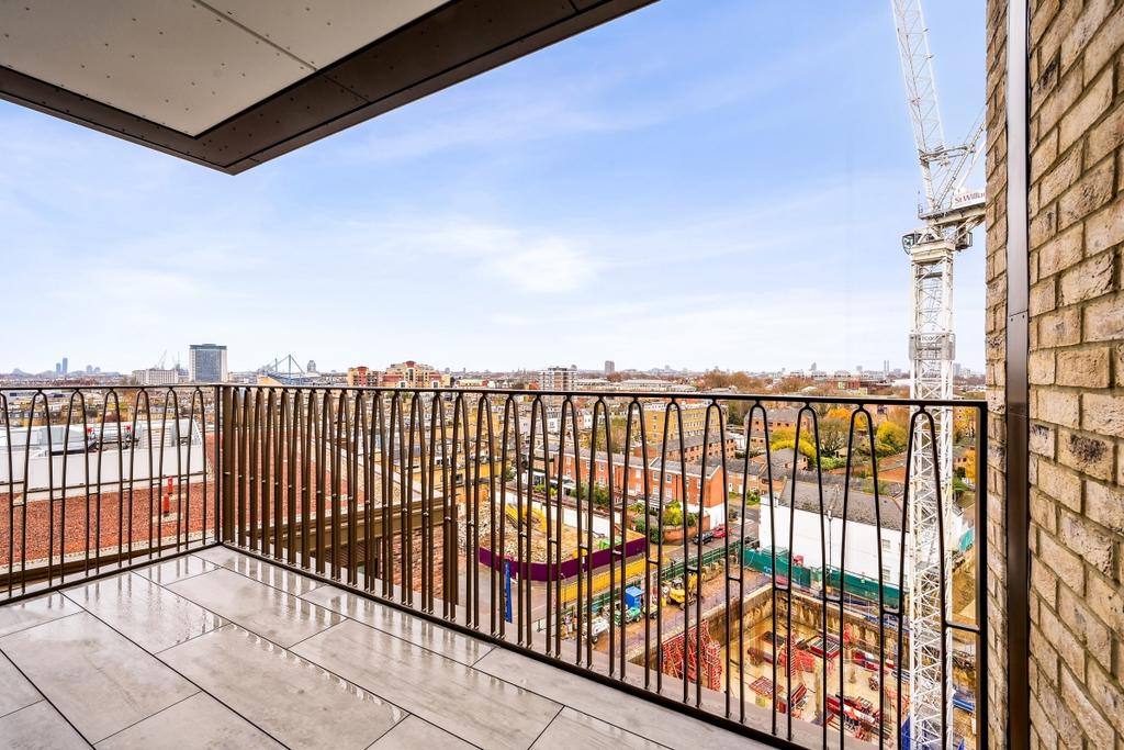 Parkland Walk, London SW6 2 bed apartment - £4,000 pcm (£923 pw)