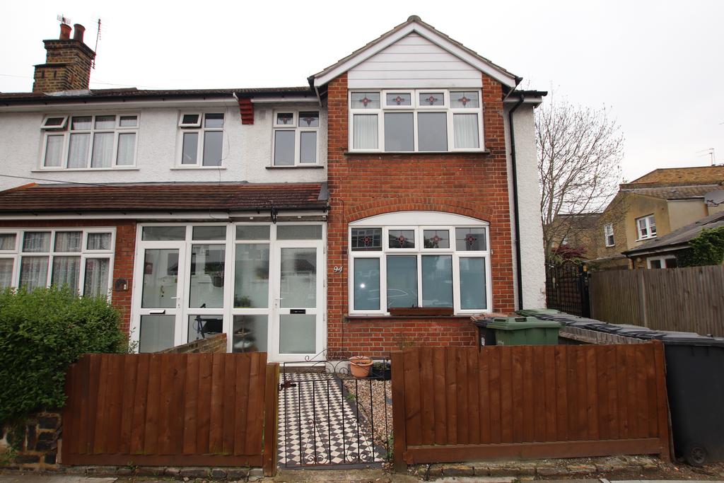 Shell Road, London SE13 4 bed semi-detached house - £2,800 pcm (£646 pw)
