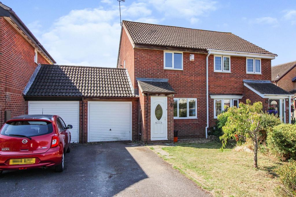 Olive Grove, Swindon SN25 2 bed semi-detached house to rent - £1,100 ...