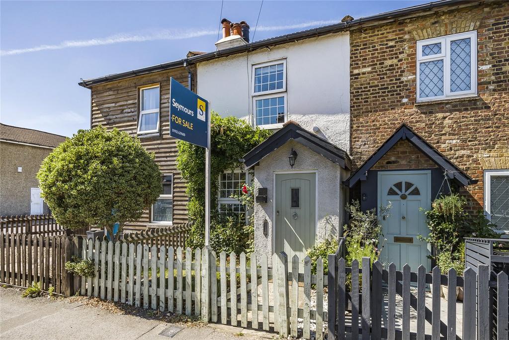 Molesey Road, Hersham, Surrey, KT12 2 bed terraced house - £425,000