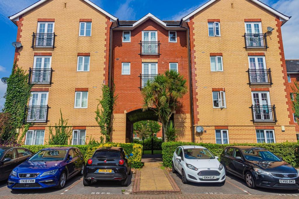 Campbell Drive, Cardiff Bay 2 bed apartment - £1,100 pcm (£254 pw)