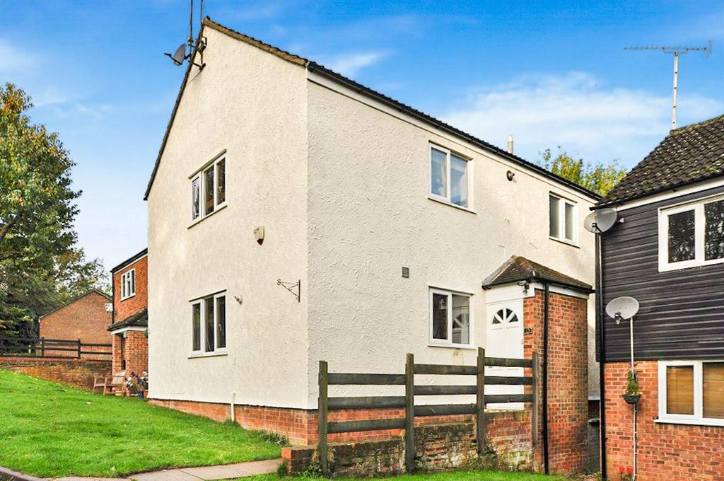 Leat Close, Sawbridgeworth CM21 2 bed maisonette - £265,000