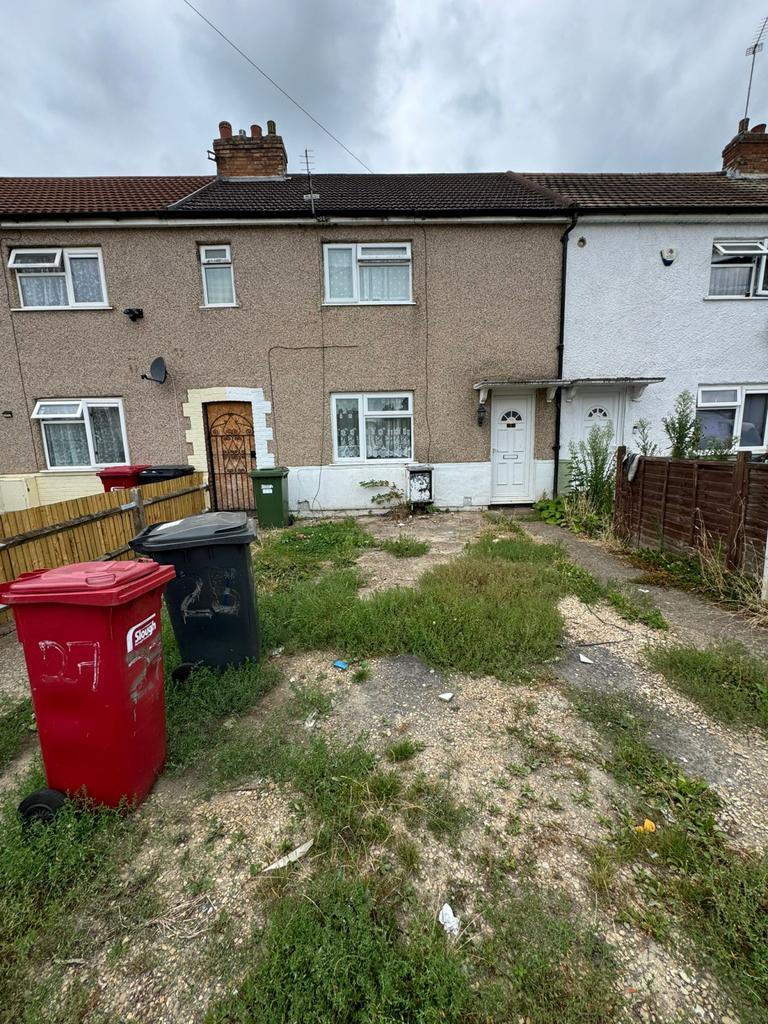 Langley, SL3 3 bed terraced house - £2,000 pcm (£462 pw)