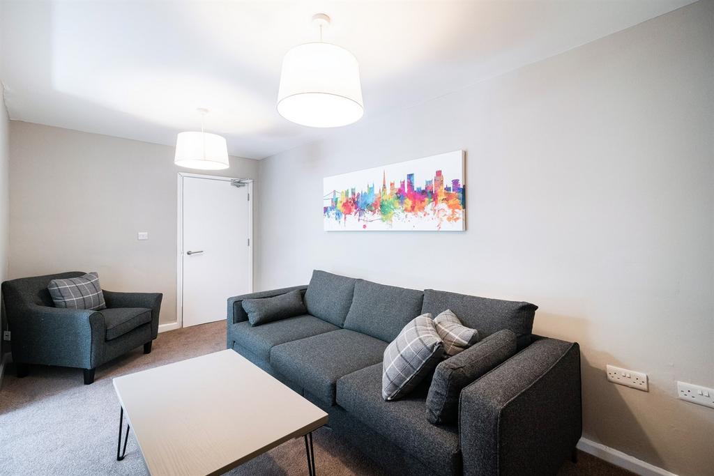 Hillfields BS16 5 bed terraced house - £2,500 pcm (£577 pw)
