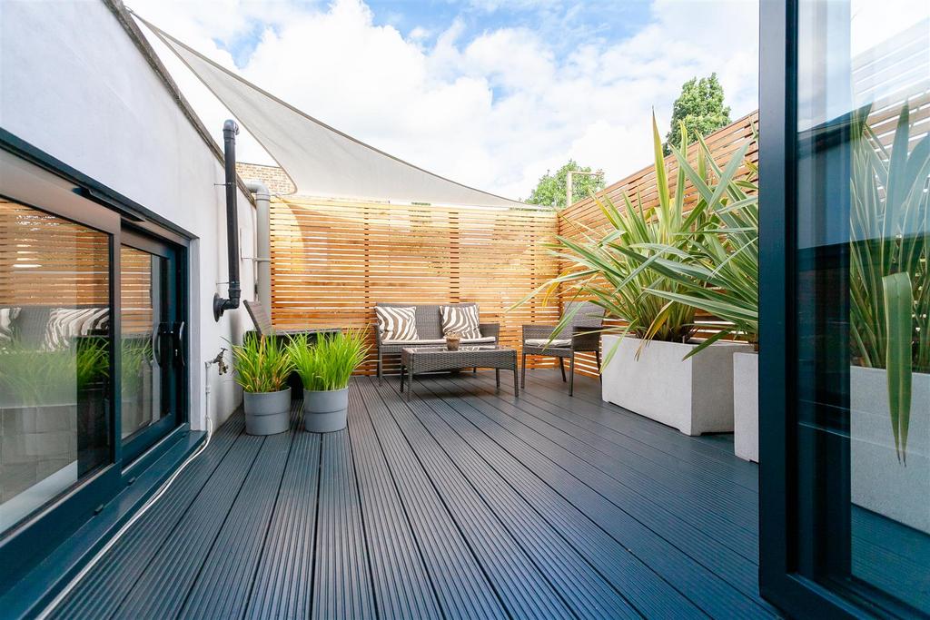Stoke Newington High St, N16 2 bed flat to rent - £3,000 pcm (£692 pw)